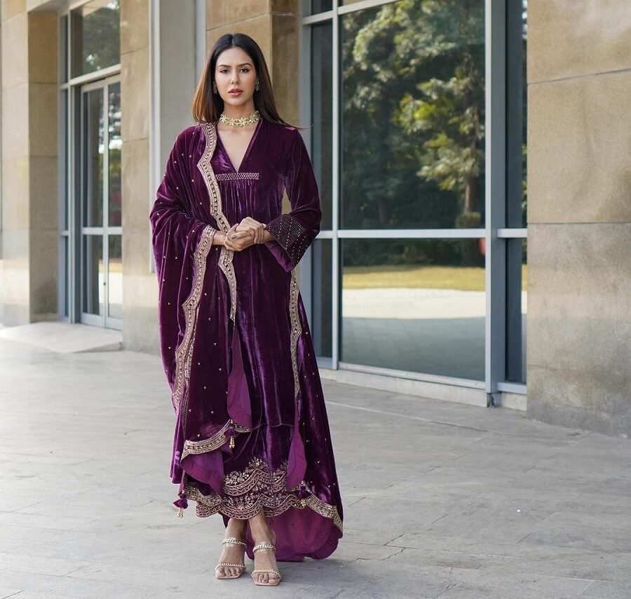 Sonam Bajwa debuts on TV with Zee Punjabi’s Dil Diyan Gallan - Trending ...